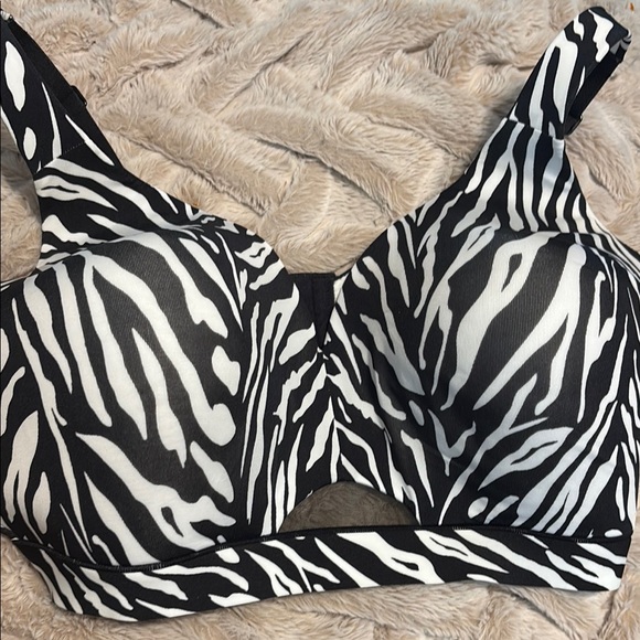 Cacique | Intimates & Sleepwear | Cacique 4 Ddd Sports Bra Zebra Stripe ...